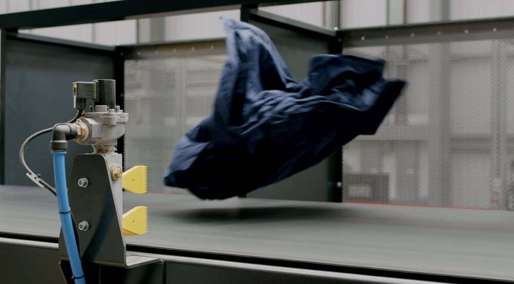 Textile sorting for recycling | Machines | Valvan